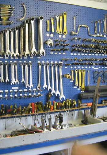 U-Wrench.ca - Garage and Bodyshop "Do It Yourself"